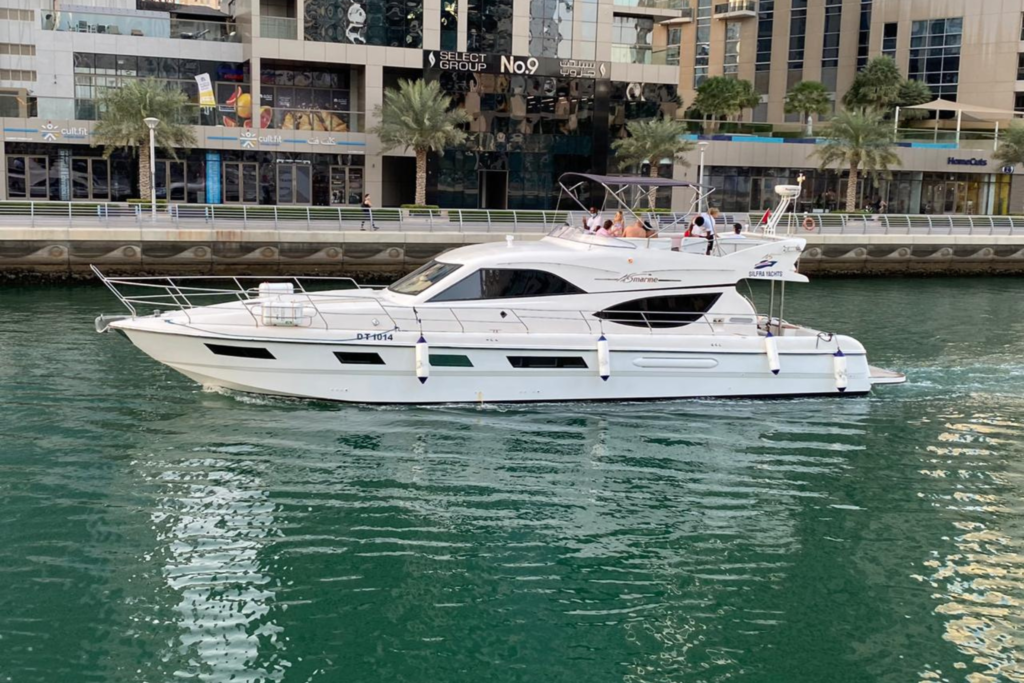 70ft Luxurious Yacht - Tripzzie